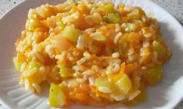 Zucchini mit Reis.