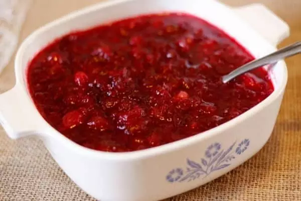 Resep basajan pikeun masak jam kranberry kanggo usum tiis
